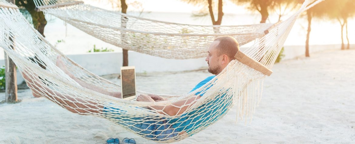 3 Awesome Benefits of Working From the Beach | Dunes Rentals